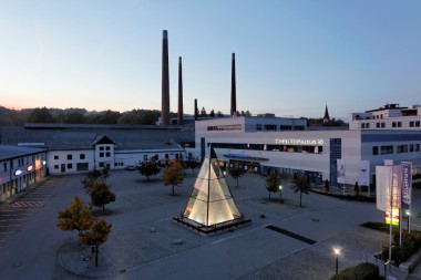 Zwiesel Kristallglas AG mit Partnerunternehmen IPROTec GmbH und Ullrich ...